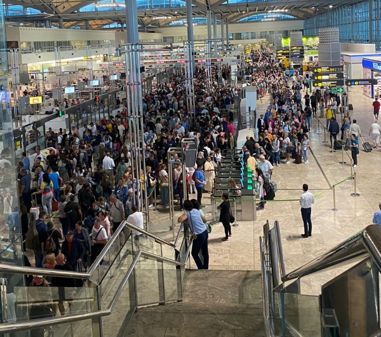 Passengers hit by airport strike action | Costa News