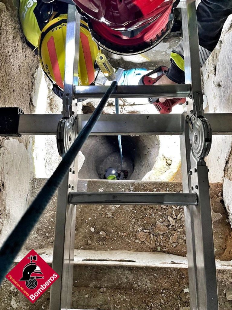Rope rescue following home well fall | Costa News
